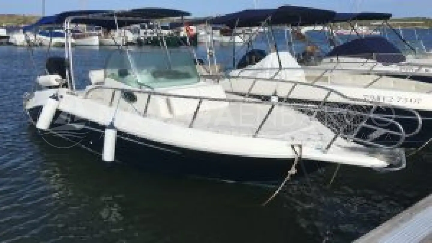 Rental of Motorboat AQUAMAR WALKAROUND en Fornells | Navega en Barco