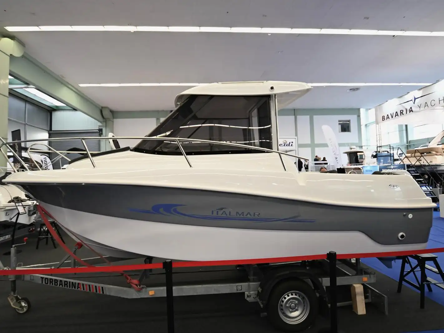 Rent Boats in Solaris Yacht Marina at the best price - Navega en Barco